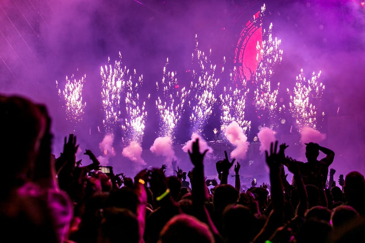 What to Wear to a Coldplay Concert: The Ultimate Guide » Trending Us