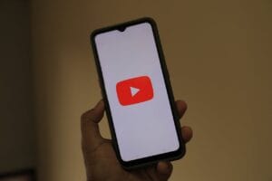 What Is a Highlighted Comment on YouTube? (Detailed Explanation ...